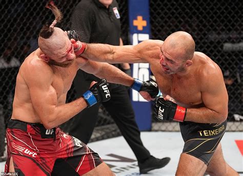 Jiri Prochazka Beats Glover Teixeira In Epic UFC Battle After Snatching Win With SECONDS