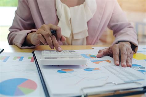 비즈니스 사람들 회의 디자인 아이디어 전문 투자자 프로젝트를 새로운 시작 일 개념입니다 사무실에서 계획 하는 사업 경영자에 대한 스톡 사진 및 기타 이미지 Istock