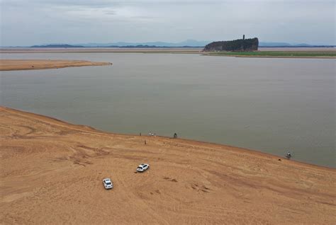 鄱阳湖水位跌破8米刷新进入极枯水期最早纪录