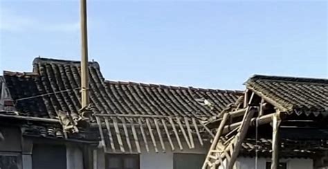 今天凌晨新场古镇一仿古建筑坍塌 幸无人员伤亡腾讯新闻