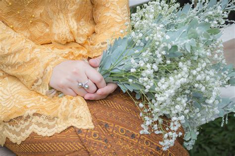 Baju Atasan Untuk Rok Batik Agar Tampilan Semakin Cantik