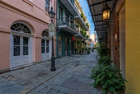 루이지애나주 뉴올리언스의 유서 깊은 프렌치 쿼터에 있는 유명한 익스체인지 플레이스 사진 Unsplash의 여행하다 이미지