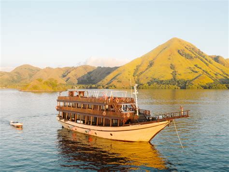 Ocean Pro Luxury Boat Labuan Bajo