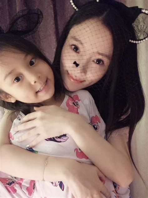 李小璐辦睡衣趴，甜馨現長開式整容，王源忍不住要偷看 每日頭條