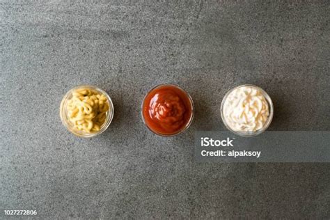 설정의 3 개의 고전적인 소스 케첩 마요네즈와 겨자 작은 유리 그릇 0명에 대한 스톡 사진 및 기타 이미지 0명 갈색 겨자 Istock
