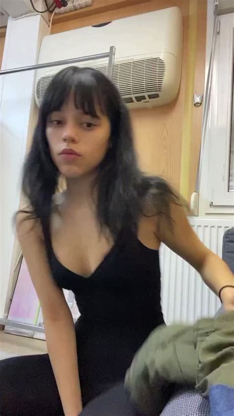 Jenna Ortega Brasil On Twitter Perfeita Jenna Ortega Via Instagram