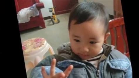四川一3岁男童家门口失踪，姑姑：怀疑被拐走，镇上组织几百人搜索凤凰网视频凤凰网