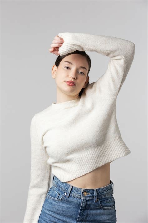 라운드숄더 이미지 Freepik에서 무료 다운로드