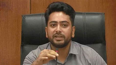 এখনও পদত্যাগ করিনি নাহিদ ইসলাম