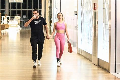 Rafael Cardoso beija muito e circula de mãos dadas Vivian Linhares