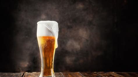 Truco Para Enfriar Una Cerveza Sin Congelador Y En Solo Tres Minutos