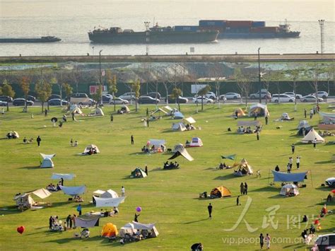 江苏南通港口码头变身滨江花海 人民图片网