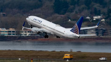 United Airlines Sued After Pilot Allegedly Removes Passenger From