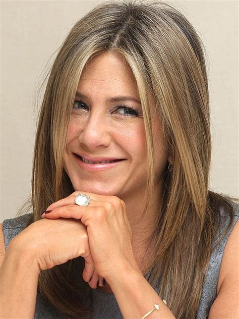 Sly Little Smile Jennifer Aniston Pictures Jennifer Aniston Hair