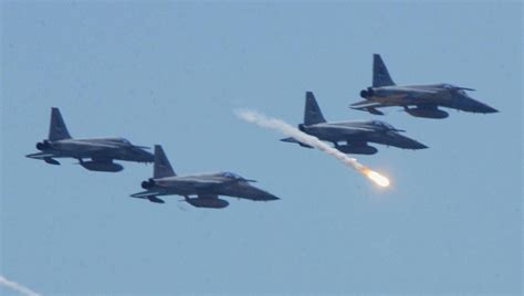 泰国空军一架f 5e战斗机坠毁飞行训练时坠毁 飞行员受重伤 2021年12月3日 俄罗斯卫星通讯社