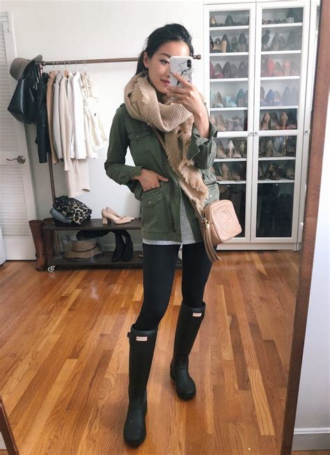Woman Wearing Black Hunter Boots Artofit