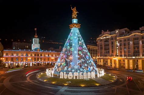 თავისუფლების მოედანი Georgian Travel Guide