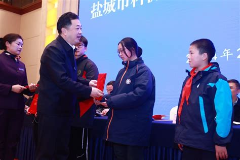 喜报：科技引航向，创新育梦想——鹿鸣学子荣获“第五届盐城市青少年科技创新奖” 盐城市鹿鸣路初级中学