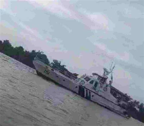 တွံတေးတူးမြောင်းအတွင်း ကင်းလှည့်နေသော စစ်တပ်ကင်းလှည့်ရေယာဉ်ကို ၄၀ မမ၊ လက်နက်ငယ်များ ဖြင့် ပစ်ခတ