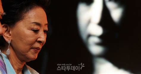 [포토] 감회에 젖은 배우 김지미씨