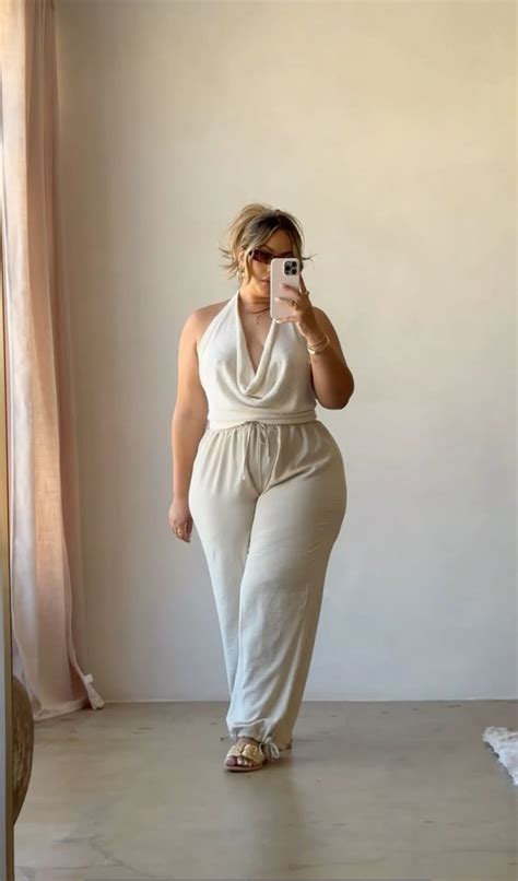 Best Clothing Choices For Curvy Figures From High Waisted Jeans To Wrap Tops Curvy Outfits