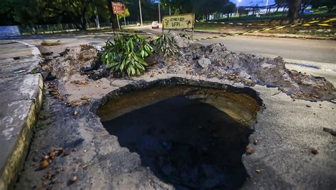 Cratera se abre no balão principal do campus da UFPI em Teresina GP1