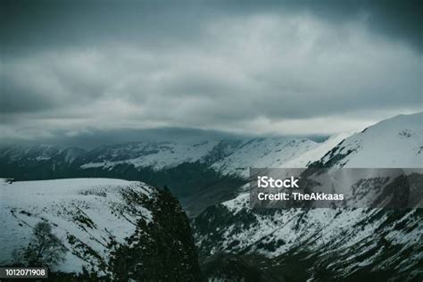 상단에 도달 했습니다 때까지 결코 산의 높이 측정 합니다 그럼 그건 어떻게 낮은 볼 수 있습니다 0명에 대한 스톡 사진 및 기타 이미지 Istock