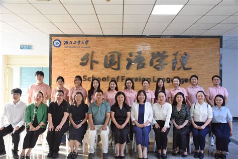 “语”你相伴，一路生花——外国语学院举行2024届毕业生座谈会 湖北工业大学外国语学院