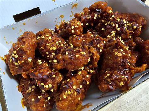 고추씨가 씹히는 자담치킨 신메뉴 왓더핫치킨 순살 후기 신웅의 이것저것