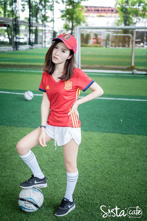 แฟชั่นเสื้อบอล ไว้ใส่ดูฟุตบอลยูโร 2016 สำหรับสาวๆ