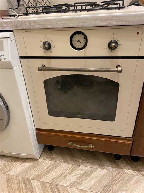 Газовая варочная и электрический духовой шкаф в ретро стиле Whirlpool ...