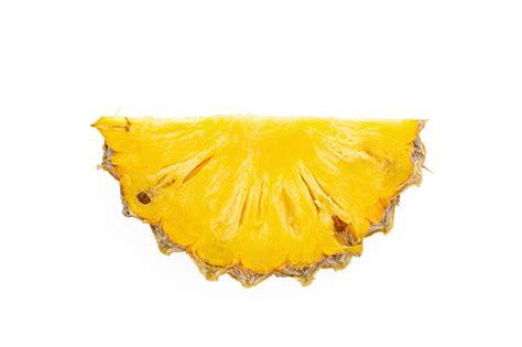 잘 익은 파인애플은 흰색 배경에 고립 된 열 대 과일입니다 감귤류 과일에 대한 스톡 사진 및 기타 이미지 감귤류 과일 건강한 식생활 과일 Istock