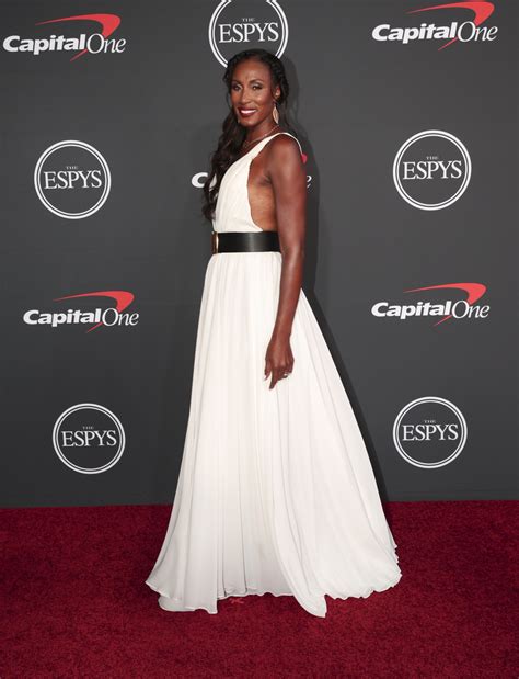 Lindsey Vonn Wears Statement Backless Halter Gown At Espys