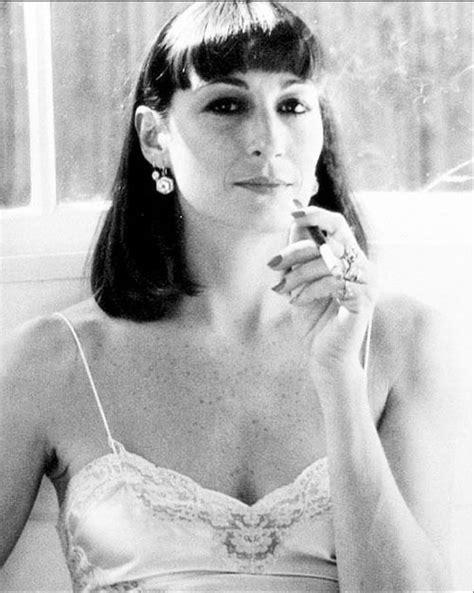 Pin On Anjelica Huston Anjelica Huston Gomez And Morticia Actresses