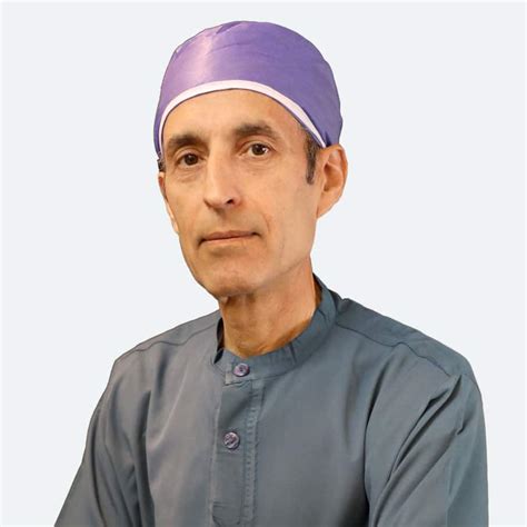 دکتر سیروس جلوانی مرکز جراحی چشم پارسیان