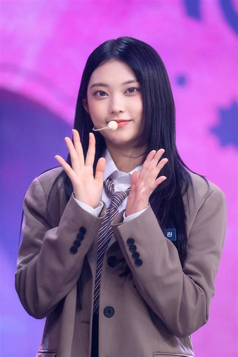 230115 Newjeans Haerin Ditto At Inkigayo Kpopping