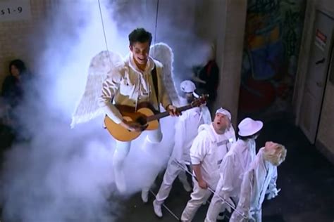 Shawn Mendes James Corden Go Way Overboard In Nyc Subway Busker Battle