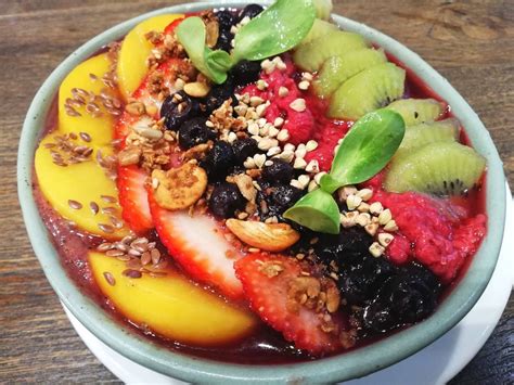 Acai Super Bowl ราคา 245 บาท • Acai เปรี้ยวๆ แต่ไม่เปรี้ยวโดดนะเออ