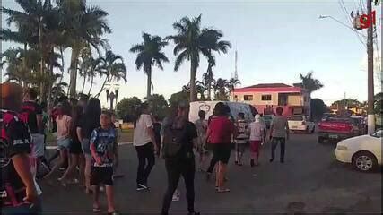 Corpo de jogador morto após ser atingido por raio em jogo de futebol é