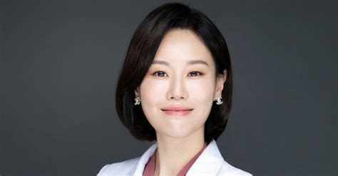 눈꺼풀 처짐 현상에 따른 스트레스 상안검수술이 열쇠