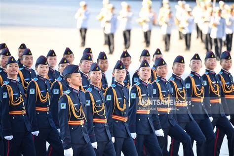 “Төрийн далбааны өдөр” т зориулсан цэргийн ёслол хүндэтгэлийн жагсаал