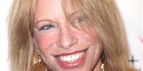 Carly Simon Releases Statement On The Passing Of Sisters Joanna And