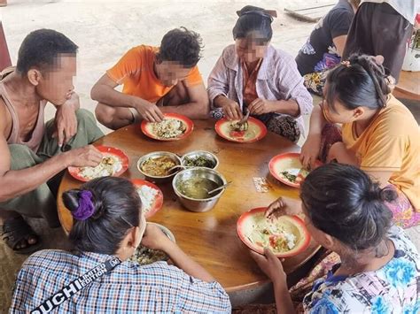 ဆားလင်းကြီးရှိ စစ်ဘေးရှောင် ပြည်သူများကို အစားအသောက်များ ကျွေးမွေးလှူဒါန်း Khit Thit Media