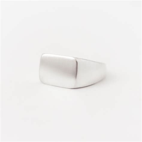 Ellipse Signet White Gold Argent Silversmith