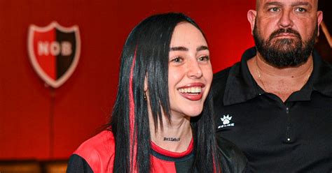 Nicki Nicole Muestra Su Afición Por El Fútbol Exa