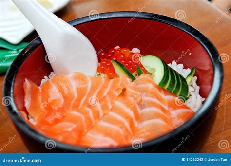 Japanese Salmon Tataki Quickly Seared Salmon With Soy Sauce And Tomato