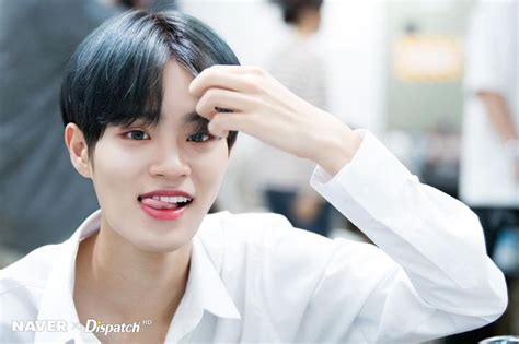 Hd포토 치명적인 혀 빼꼼 이대휘 Leedaehwi 워너원 Wannaone Hd포토 Hdphoto 디스