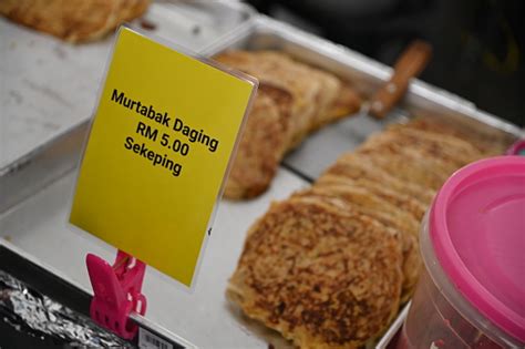Bazar Ramadan Melayu Di Malaysia Dengan Banyak Hidangan Lezat Di Bawah