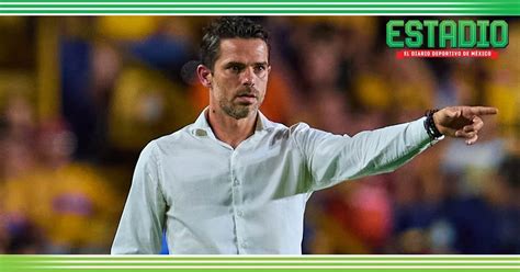 Fernando Gago resaltó la importancia de la ausencia de Chicharito