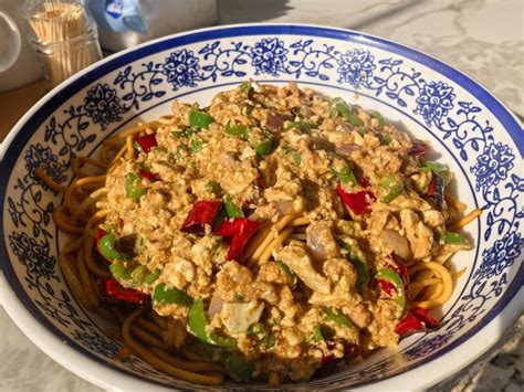 开门半小时卖出七八碗，杭州一面馆的“臭豆腐拌川”火了，食客：味道很独特